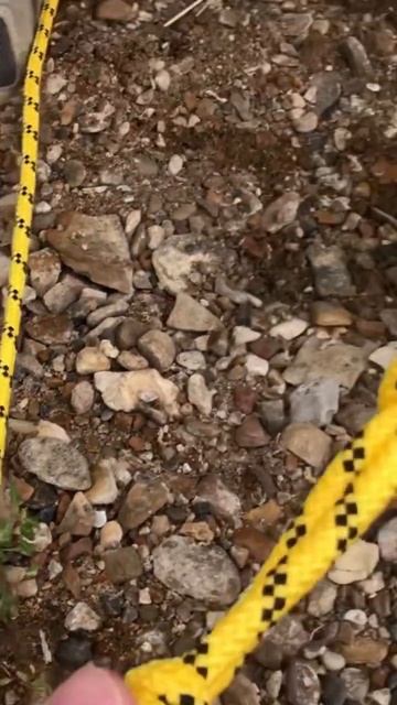 Подпишись. Как вязать магнит   Три восьмерки - через петлю, полное видео на канале. Поисковый магнит