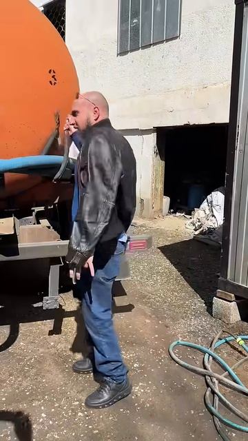Каха устроился на работу
