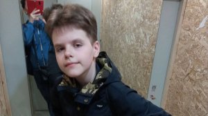 Егор учится управлять активным протезом руки