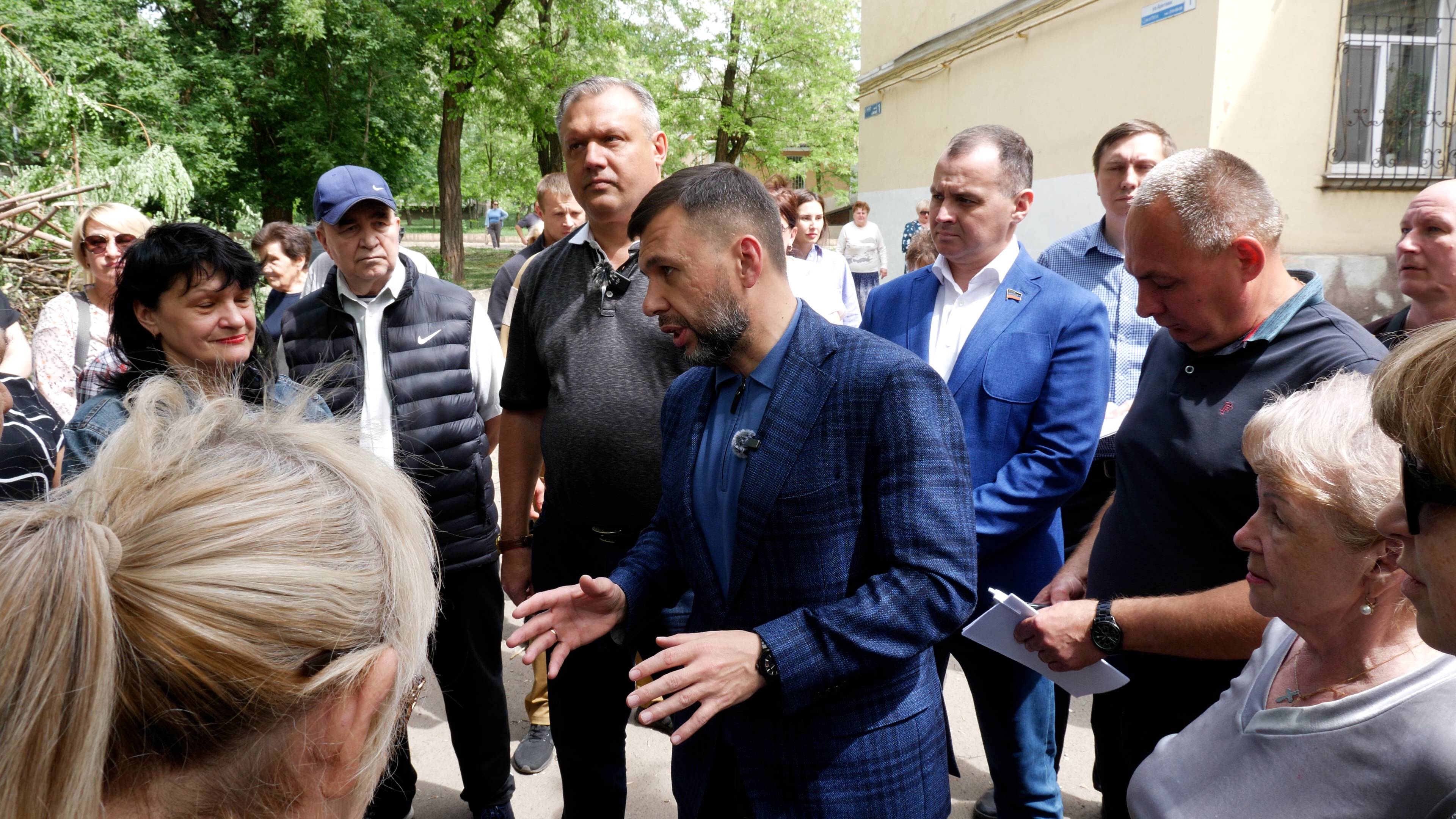 Сергей Прокопенко вместе с Главой ДНР организовали сход граждан