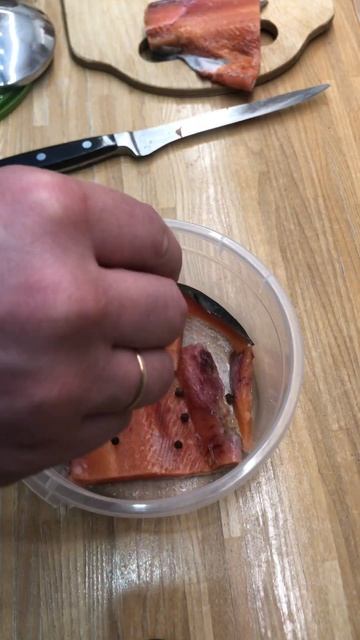 Малосольная горбуша к Вашим блинчикам 😇 можно и к сэндвичам , а можно и так😀 Приятного аппетита 😋