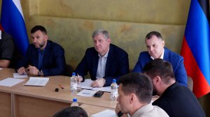 Сергей Прокопенко и Денис Пушилин провели встречу с жителями Калининского района столицы региона
