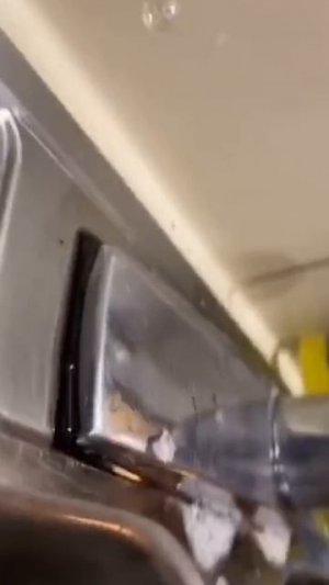 Новый глюк в реальности. Мыльный шар завис в воздукхе.