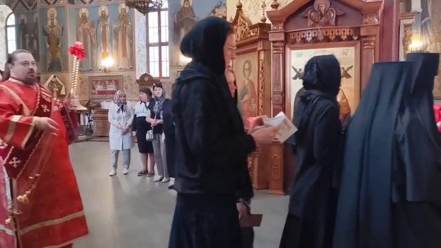 КРЕСТНЫЙ ХОД В ПРАЗДНИК ОТДАНИЯ ПАСХИ: «ХРИСТОС ВОСКРЕСЕ» В ИСПОЛНЕНИИ ХОРА ИВЕРСКОГО МОНАСТЫРЯ