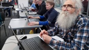 Сколько нужно зарабатывать, чтобы работающему пенсионеру получить максимум баллов?
