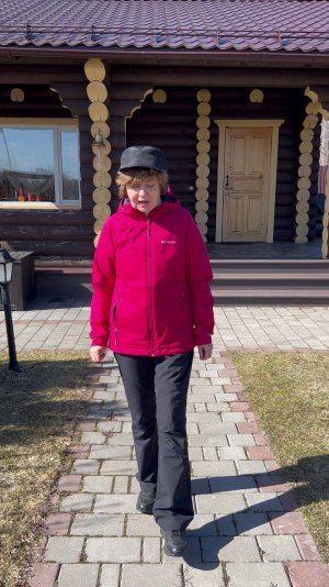 Живая изгородь около сквера