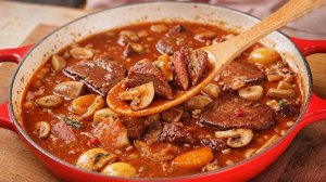 Мясо тает во рту, а соус выше всяких похвал! Любимое блюдо - ТУШЕНАЯ ГОВЯДИНА с подливой.