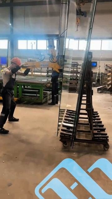 Новые консольные краны с манипуляторами для стекла на 500 кг