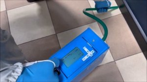 Процесс демеркуризации ванной комнаты специалистом Чикой Сервис