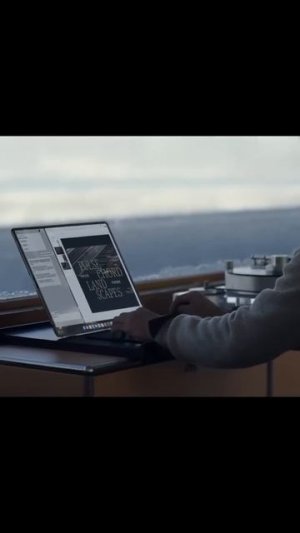 Huawei представила ноутбук MateBook Fold Ultimate Design.