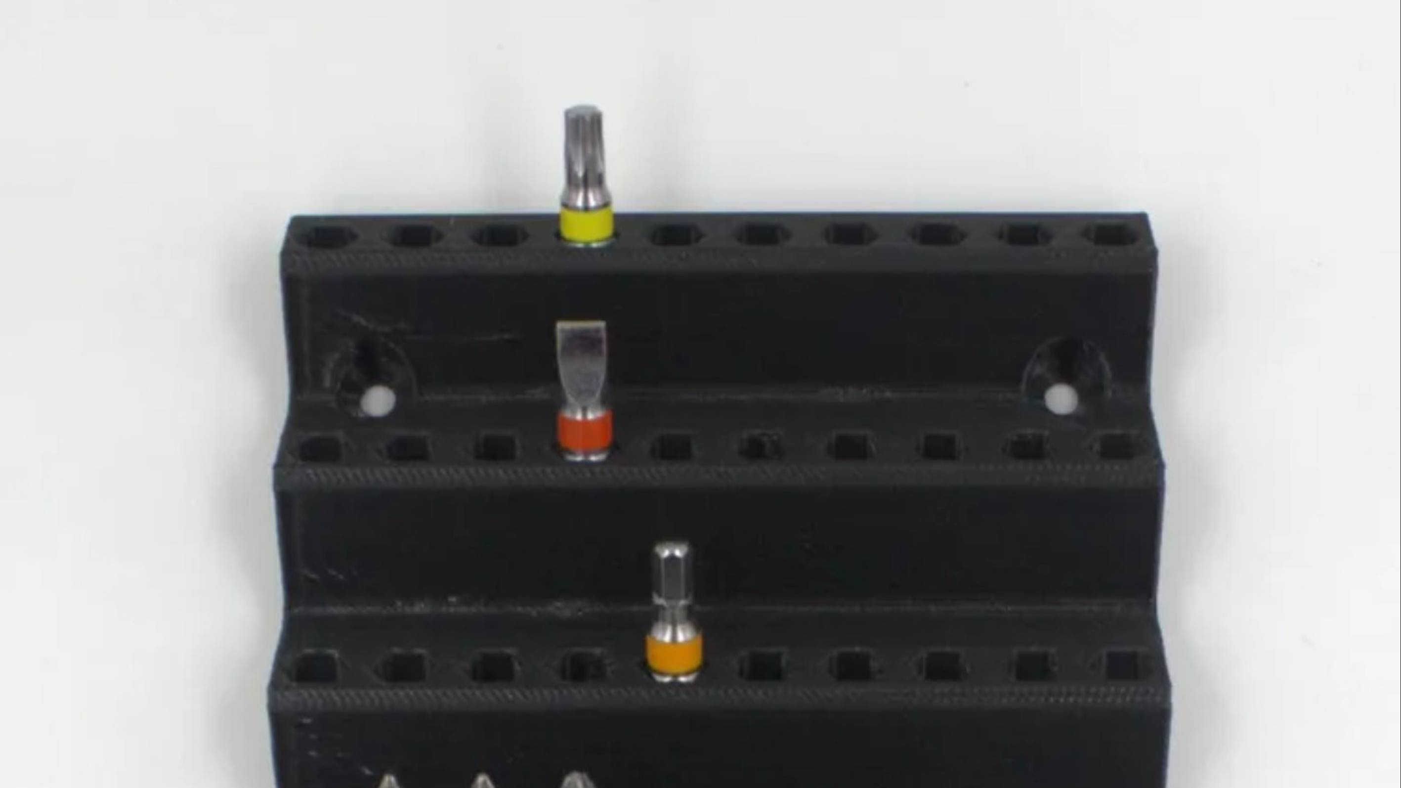 Настенный держатель для бит