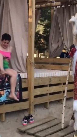 Тольятти. Пляжный прикол-Дед Мороз и Снегурочка из Ита