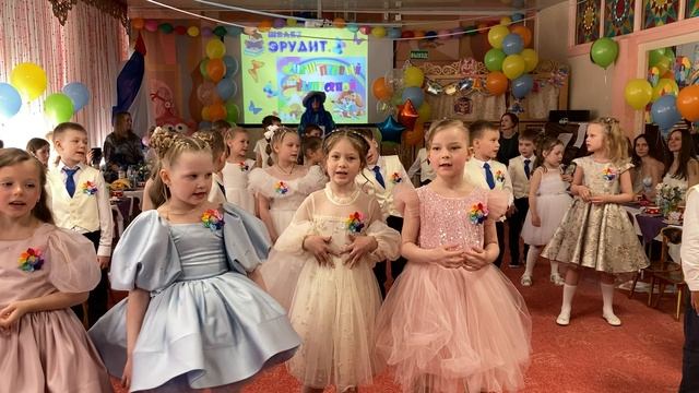 Игра с цифрами "Математика наш друг". Группа №12 "Цветики-семицветики"