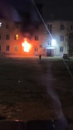 В Каменске-Уральском при пожаре в трёхэтажном доме спасены 19 человек, один погиб