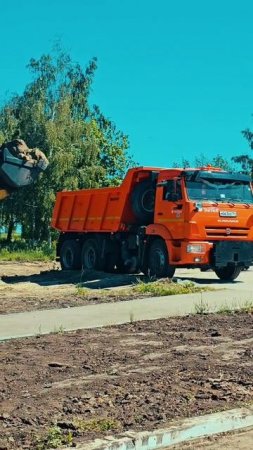 Грузят Камаз