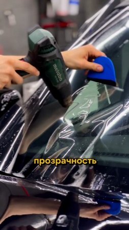 Лобовое стекло само затягивает царапины — такое бывает?