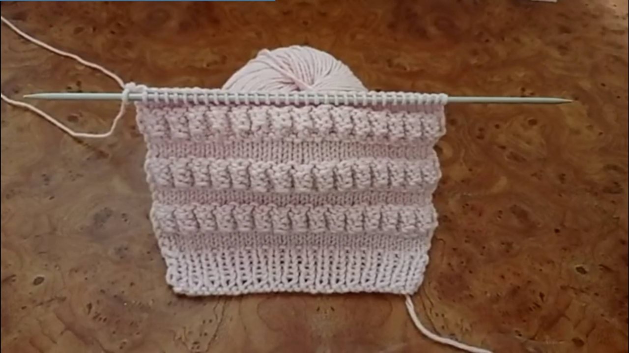 Симпатичный и несложный узор спицами для кардиганов и шапок.