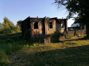 Моя жизнь похожа вот на этот наш сгоревшей дом.. П. Юрино-пятница