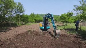 Расчистка участка экскаватором. г.Артём