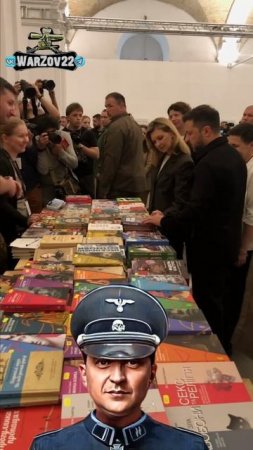 Зеленский посетил книжную ярмарку и купил книгу «Убить тирана», в которой описывается, как убивали