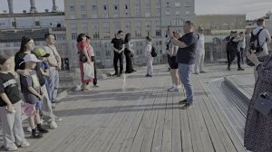 Гуляю по навесному мосту в Зарядье