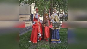 Коллекция одежды дизайнера Людмилы Макаровой "Неугасающие  традиции".