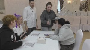 Сервировка в ресторане: как официанту правильно подавать бокалы, приборы и готовить стол