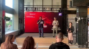 Вручение награды за рассказанный стихотворение