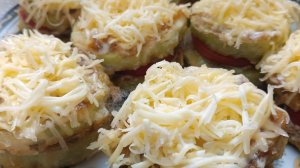 Закуска из молодых кабачков , помидор и сыра