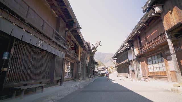 03 Путешествие по старинным улицам Японии на собственном легковом автофургоне