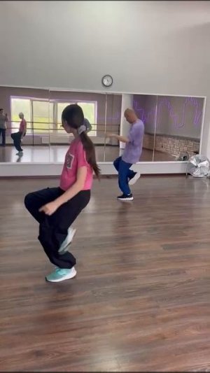 Учимся танцевать. Шаффл танец для начинающих.