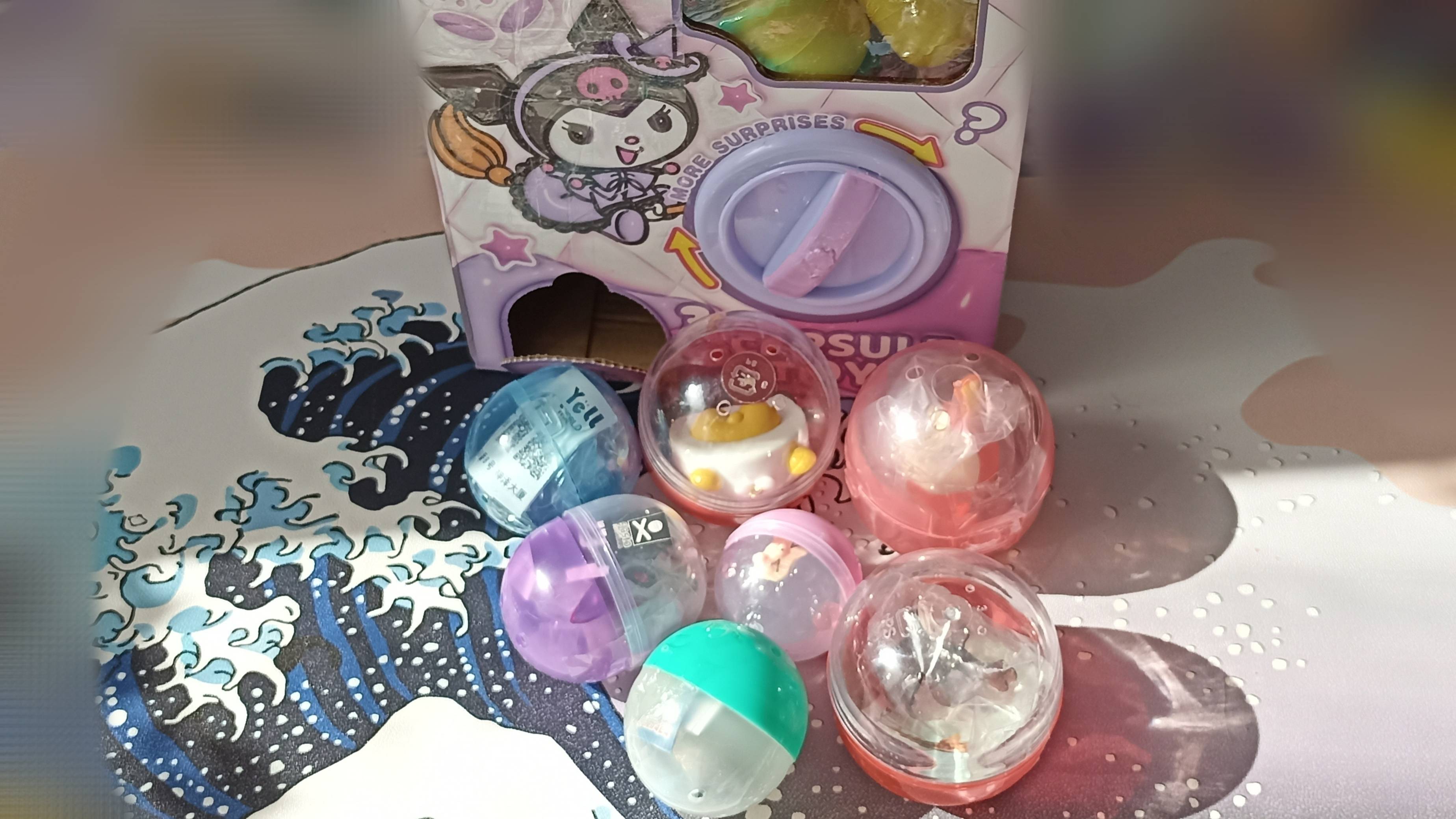 Распаковка капсул-сюрпризов