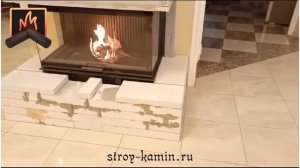 Смешение стилей при оформлении гостиной дома - трехсторонний камин АСТОВ П3С 10057 и вечная классика