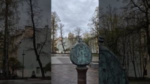Дом трех Бенуа допотопнрй цивилизации. Антисоветчики жили в роскошных домах.