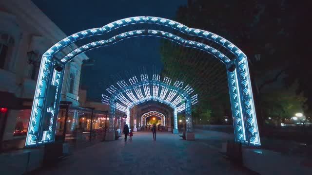 Астрахань 2025. Светомузыкальный тоннель.