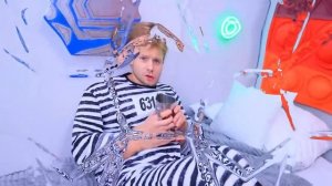 Трум Трум - Посадили в тюрьму Pop It! Заключённые с суперсилами!