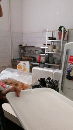 Подопечный центра обедает  в студенческой столовой "Ложка"