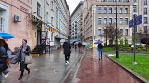 Прогулка под московским дождём в 2025 году: открой для себя подлинную Россию в живых красках улиц!