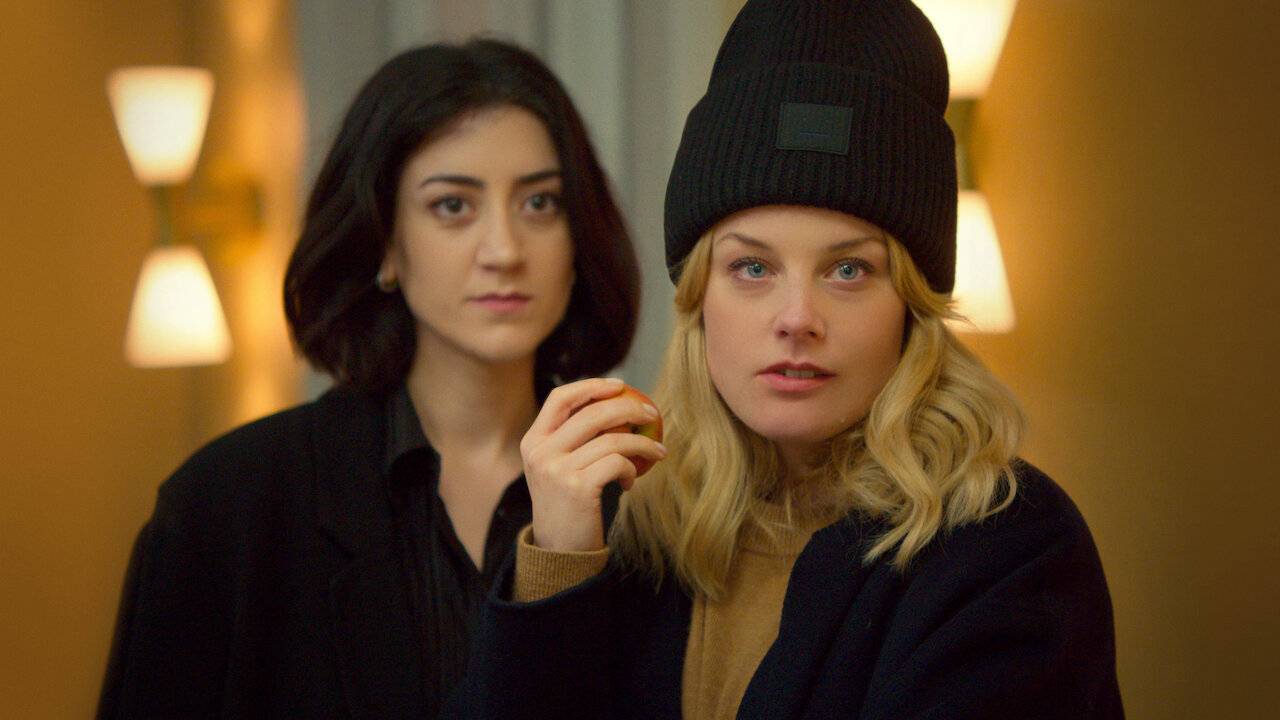 Сериал Любовь и анархия - 1 сезон 3 серия / Love & Anarchy