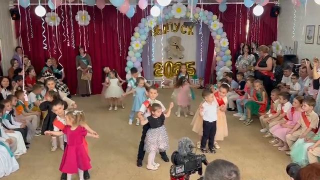 Танец с малышами