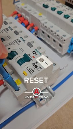 Дифавтомат DEKraft ДИФ-103 с кнопкой Reset