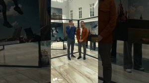 Я студент МГЛУ, и сегодня я ваш переводчик