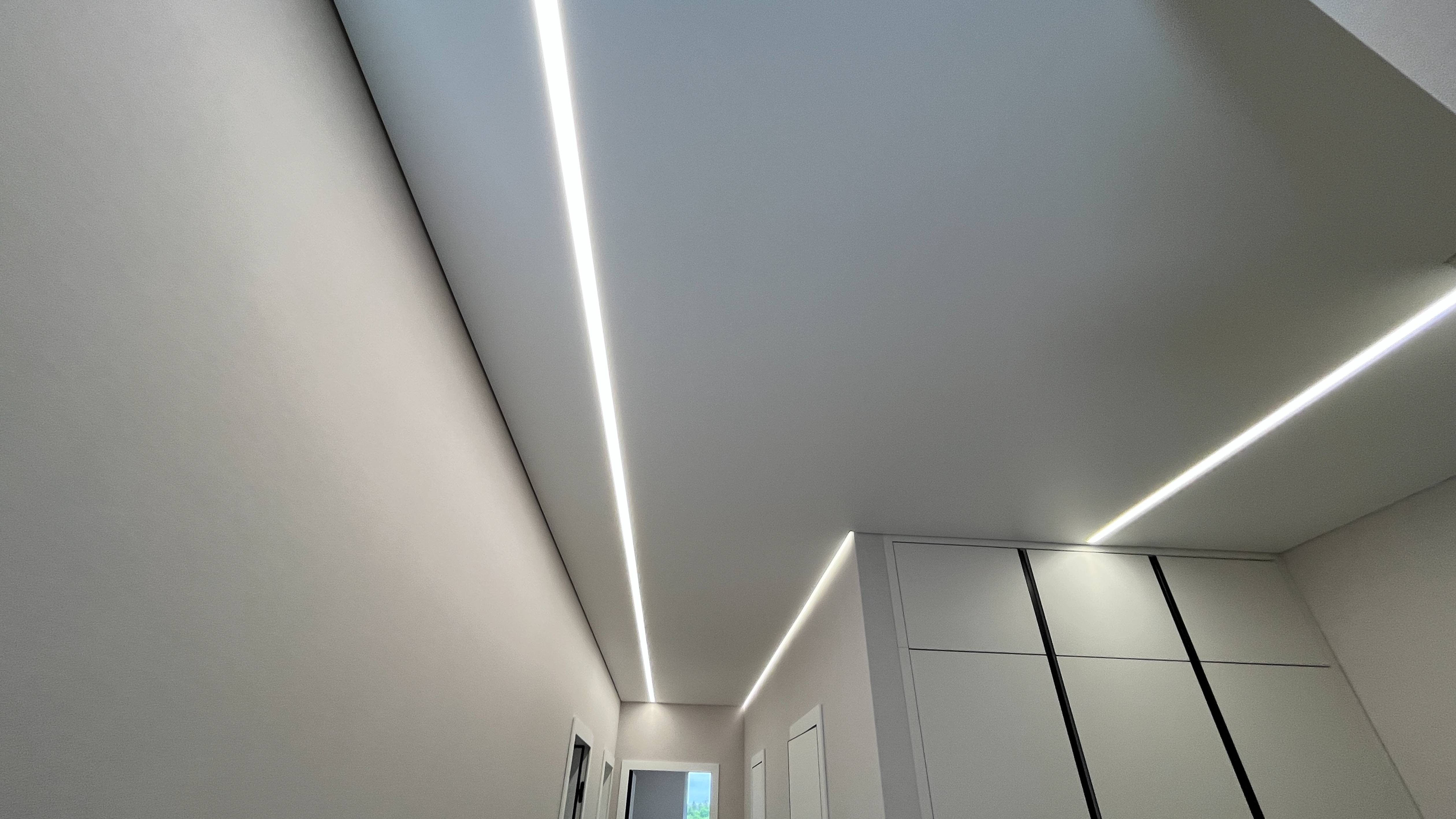 Натяжные потолки | Натяжной потолок со световыми линиями| Воронеж