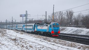 Эп2к-503 "Аврора" с поездом Аврора пролетает Останкино.