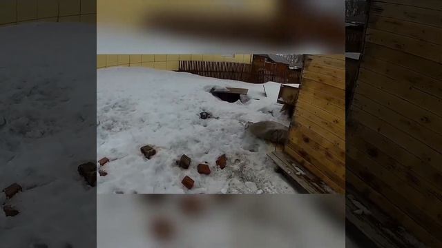 Разбираем завалы на летней кухне.