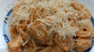 Паста  по "итальянски" с помидорным соусом и курицей. Пальчики оближешь! Рекомендую! Муж оценил!