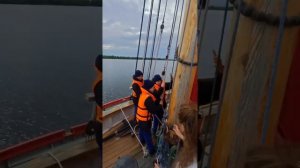 Команда юнгам Кронштадта: «Гафель параллельно палубе!»
