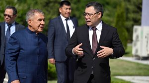 Садыр Жапаров и Рустам Минниханов посетили культурный центр «Рух Ордо» в городе Чолпон-Ата