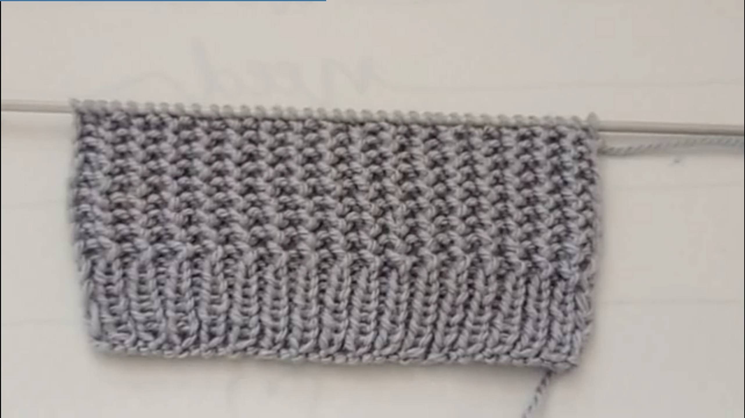 Универсальный узор 2/2  спицами поворотными и круговыми рядами.