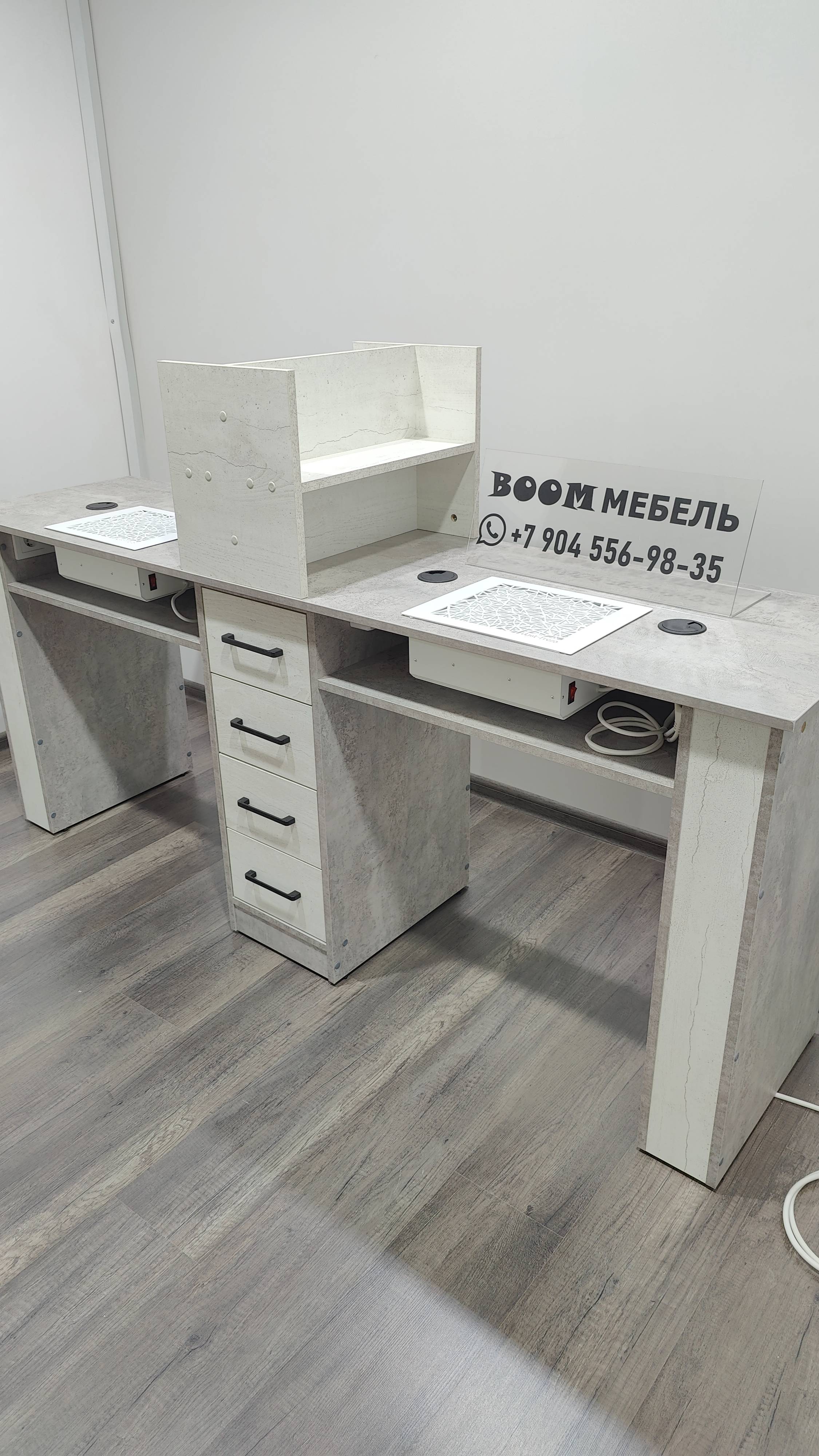 Два двойных маникюрных стола в цвете "цемент + белый бетон"